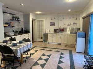 MARY's HOUSE CLOSE TO YVR, DOWNTOWN, UBC,温哥华（2025年最新房价）