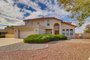 Patio with Tranquil Views! Elegant Rio Rancho Home（リオランチョ）：（最新料金：2026年）