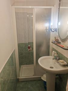 5 metro stop to colosseo, रोम की (2026 के लिए अपडेट हुई कीमत)