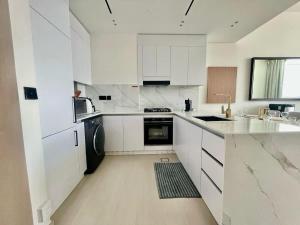 Tranquil 1BR in Binghatti Amber with Free Pool & Gym!, Dubai (updated ...