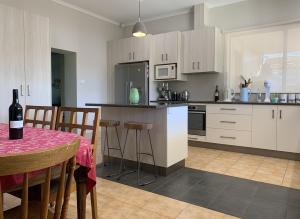 Large Streaky Bay Farmhouse with Surf Beach Access Streaky Bay (ราคาอัป ...