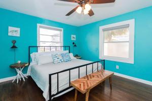 The Hideaway by Sunsational Stays - Rear Unit Only, Steps to the Beach ...