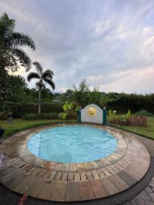 Santorini Villa Puncak by SunMach - Wifi & Netflix, Cibadak (harga dikemas kini 2026)