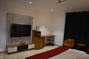 DestinMe - Garuda Lake Front Resort, Ennelli (precios actualizados 2026)