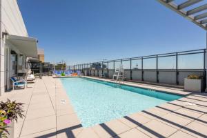 Blueground Woodmont Triangle pool nr Bethesda WDC-893, Woodmont ...