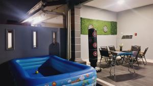 6-12pax KTV Homestay near Toppen Ikea KTV Family Room TV Game Pool ...