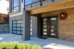 Modern Fortress w 4 Decks AC in all rooms Gym, Renton (opdaterede ...