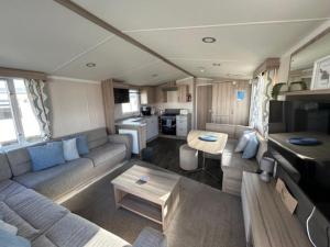 Modern 3-Bedroom Caravan Near Beach at Ty Mawr Holiday Park, Kinmel Bay ...