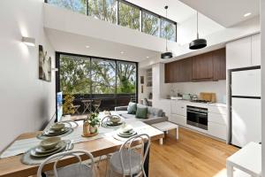 Urban One-Bedroom Near UNSW, Hospitals, Light Rail, Parking, Sydney ...