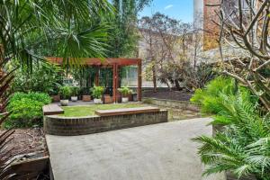 Urban One-Bedroom Near UNSW, Hospitals, Light Rail, Parking, Sydney ...