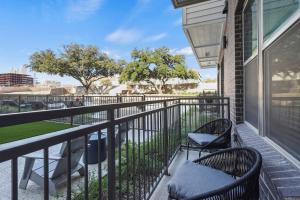 Loft| Near Medical City & Galleria |Pool| King Bed, Inwood (tarifs ...