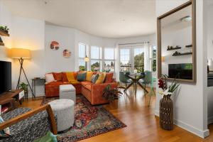 Chic King Bedroom B - Huge Patio - 95 Walk Score!, Seattle (opdaterede ...