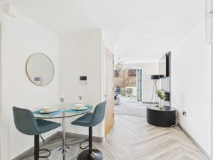 Modern Townhouse with Garden and Log Fire, Royal Tunbridge Wells (giá ...