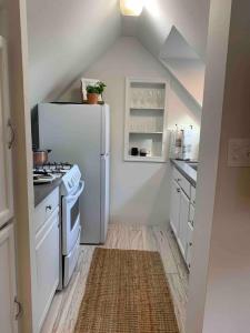 the treehouse with pool & hot tub at The Ponderosa, Houston ...