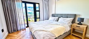 Duplex Penthouse with 3 Private Balconies I Table Mountain Views, Cape ...