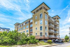Beautiful 3 Bedroom Condo steps from the beach!, Ocean City ...
