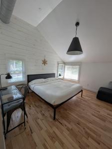Hay Loft in Historic Barn - 4 Minutes to Legoland, Goshen (2026 ...