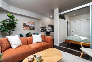 Cozy in Queen Anne - 94 Walk Score - Free Parking, Seattle (updated ...