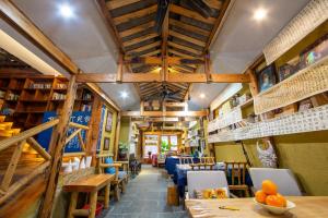 Alley's Ears Turned Red, Fenghuang (aktualne ceny na rok 2026)