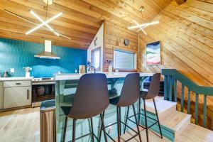 2 Mi to Eagle Lodge! Multi-Level Haven with Hot Tub, Old Mammoth ...