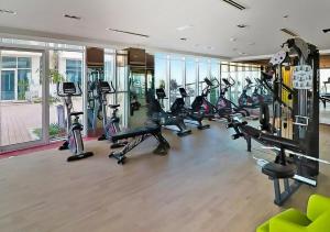 Cozy 1BR Near Metro in Starz Tower 2, Dubai (prisene oppdatert for 2026)