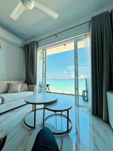Stylish Beachfront Condo of Ocean and City, Mount Lavinia ...