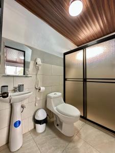 PURA VIDA AIRPORT STAY FREE SHUTTLe, Alajuela (preços atualizados para ...