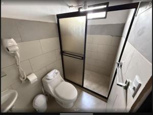 PURA VIDA AIRPORT STAY FREE SHUTTLe, Alajuela (preços atualizados para ...