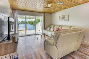 Tides n Turtles Waterfront Gem in Holmes Beach!, Anna Maria Island ...