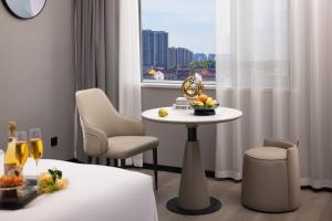Huanman Hotel Xianning Hot Spring Center Huatan Branch, Wenquanzhen ...