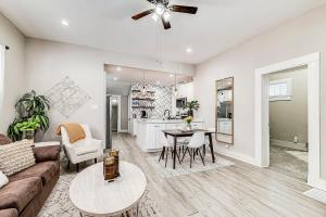 Sunshine Haven-In Bates Hendricks Near Downtown Family Friendly ...