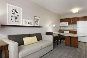 Country Inn & Suites by Radisson, Appleton North, WI, Little Chute ...