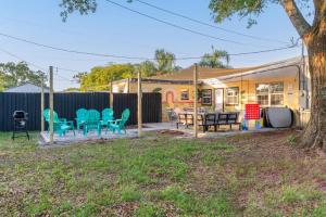 10 Minutes to Downtown with Jacuzzi, Pool Table, Ping Pong, and BBQ ...