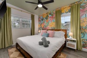 10 Minutes to Downtown with Jacuzzi, Pool Table, Ping Pong, and BBQ ...