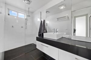 Crystal Palace Kilcunda Luxury Coastal Stay with Ocean Views, Spa ...