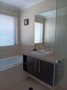 Victoria Point Queen Bed & Breakfast, Victoria Point (2026 güncel ...