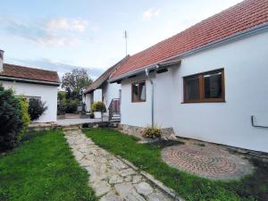 Chalupa U Aničky - ve vesnickém stylu se zahradou, Konice u Znojma ...