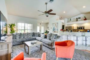 Shell Point Village的Poolside Lounge and Game Area Cape Coral Retreat ...