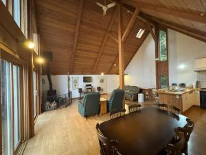 Cabin E Jacuzzi BBQ Hammock Lake Saiko Mt Fuji, Fujikawaguchiko (harga ...