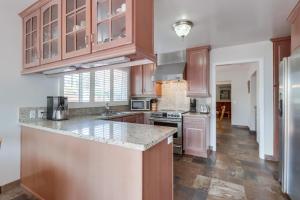 La Jolla Shores Hideaway is located 2 blocks from the Beach - dog ...