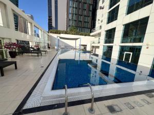 Signature Prestige 1BR Sleeps 4 -Damac Central, Dubai (prezzi ...