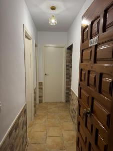 Velazquez, Lora del Río (atjauninātās 2026. gada cenas)