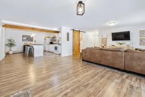 Big Sky Retreat with Overflow Unit Atop Sunapee, Newbury (precios ...
