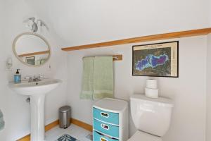 Big Red Cottage with Overflow Unit Near Sunapee and New London, New ...