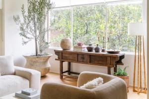Designer Living in Darling Point with Parking, Sydney (updated prices 2026)
