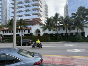 9064 Collins Ave 2, Miami Beach (precios actualizados 2026)