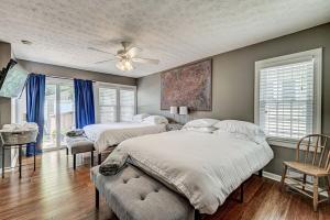 Charming bungalow deck & fire pit- Family Friendly, Allisonville ...