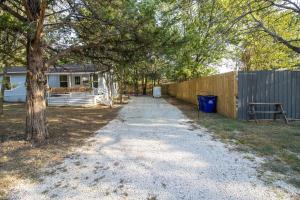 Tiki Cottage Lake Texoma - Hot Tub & Fun, Gordonville (aktualne ceny na ...