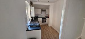 Charming 2-Bed Terrace Close to Station, NEC, Airport, טאמוורת' (מחירים ...
