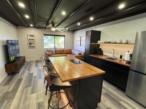 Modern Loft with Red Rock Views - Downtown St George, Saint George ...